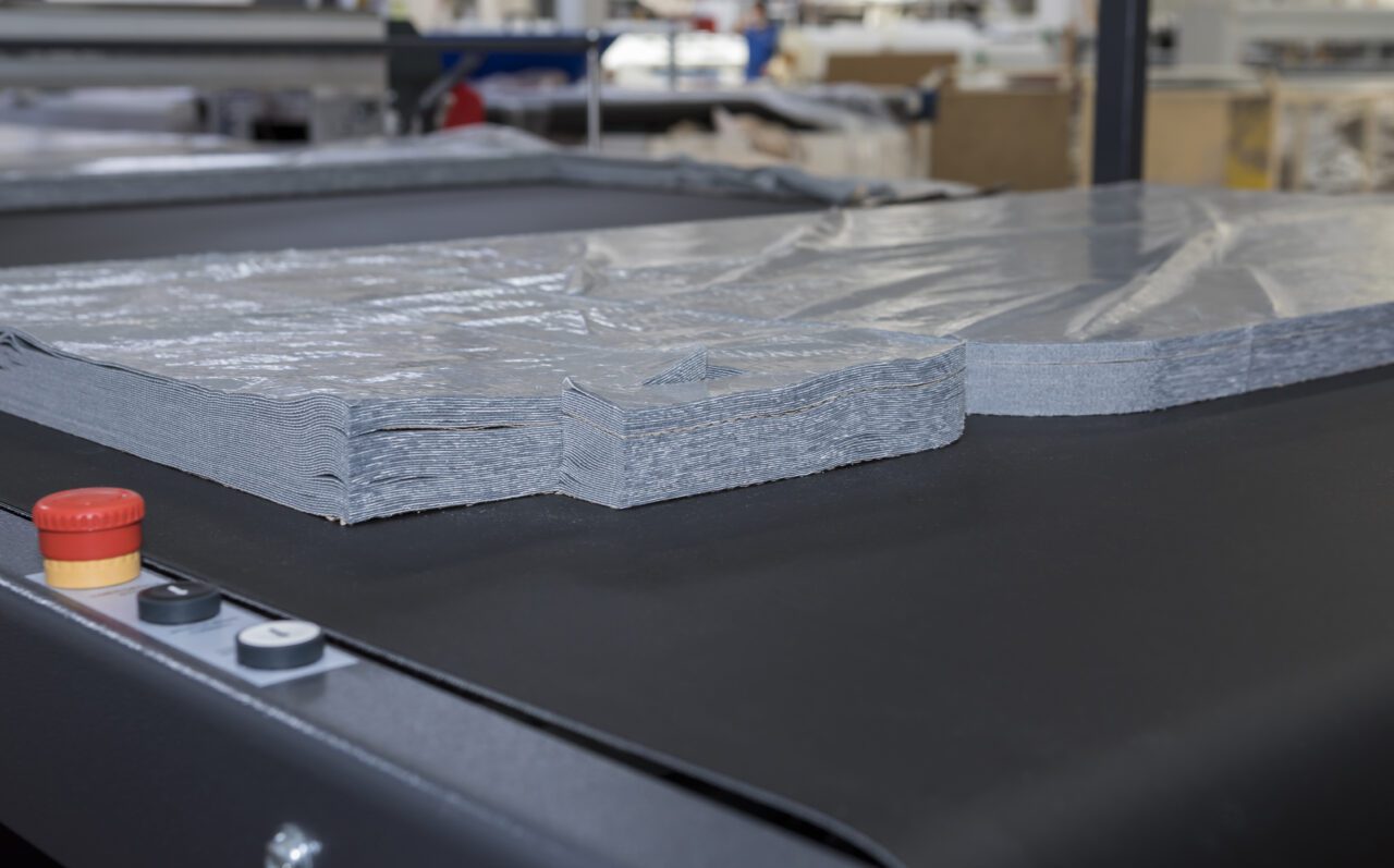 CNC Fabric Cutters & Digital Flatbed Autocutter Machine -Vetigraph